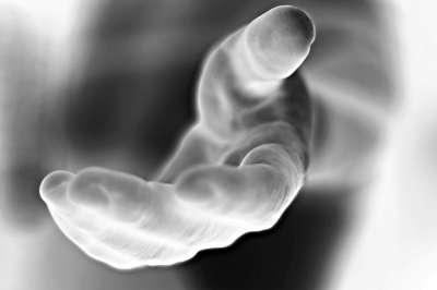 Physical mediumship: a hand in the dark